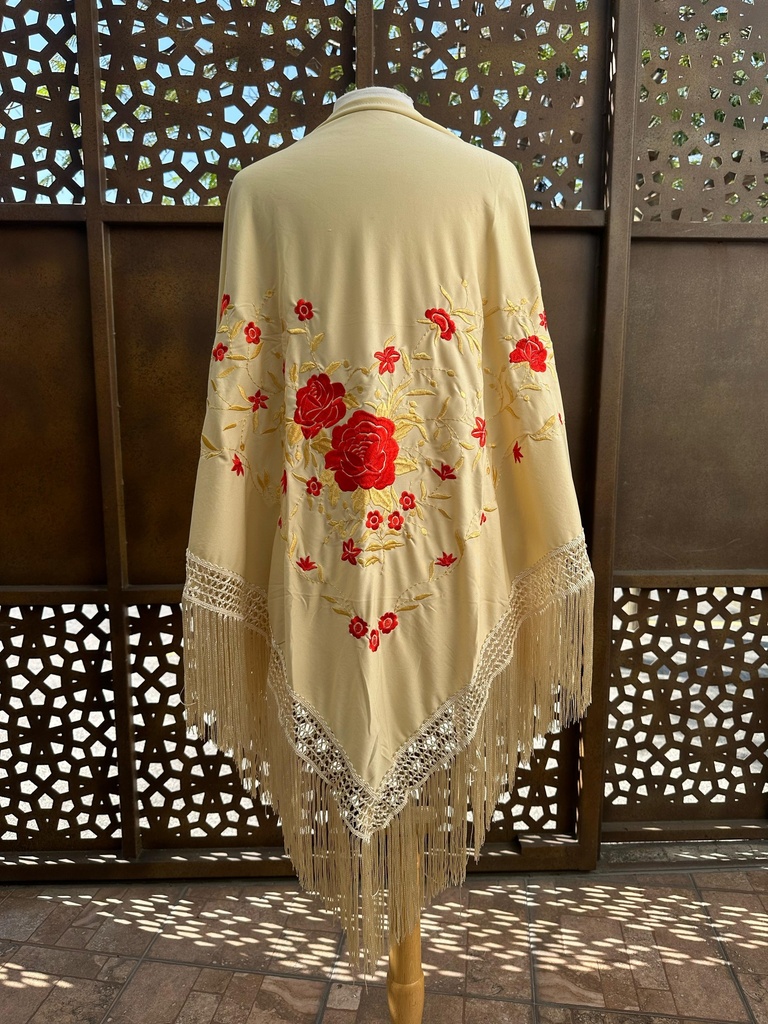 Mantón triangular color capuchino, diferentes colores de bordado ...